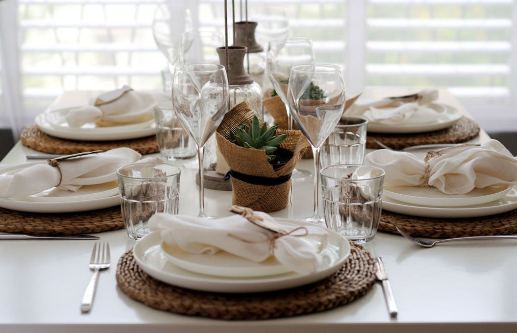 How to Set a Table for a Dinner Party – bandbox.